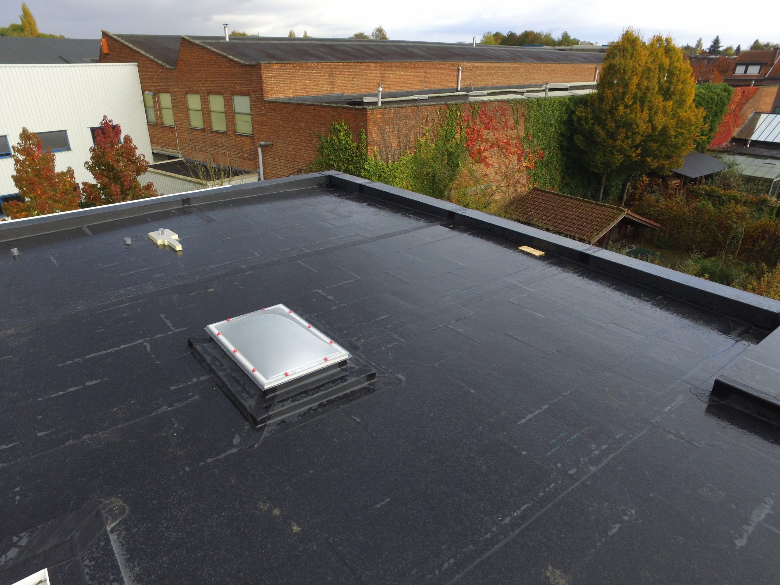 Ways to Effectively Drain Your Flat Roof - Roofmaster Ottawa